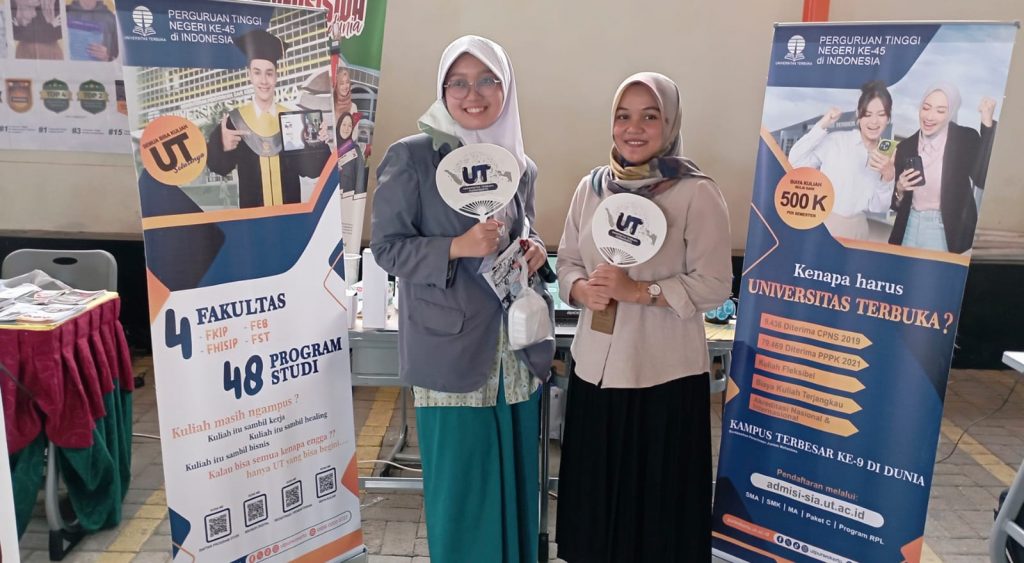 UT Purwokerto Sosialisasi di SMA IT Al Irsyad Purwokerto dalam Rangka SMA IT Fair 2024 - UT ...
